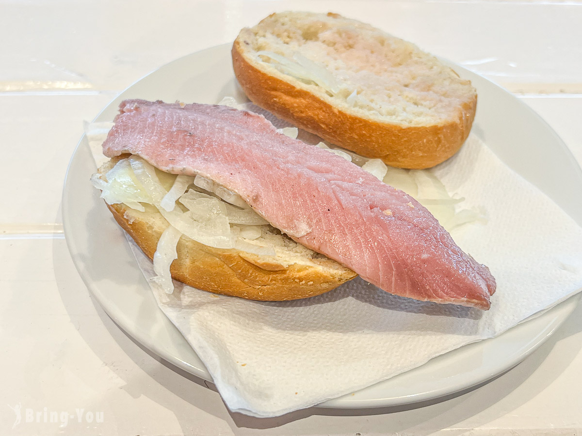 【漢堡港口區美食】Brucke 10：St. Pauli 碼頭排隊美食：必吃北海蝦漢堡、醃鯡魚漢堡 | BringYou